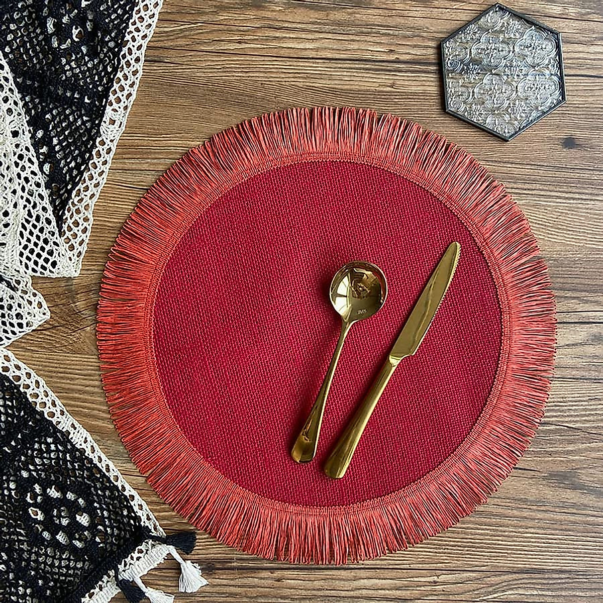 6PCS/Set Round Jute Placemat Linen Cup Mats Tassels Table Mat Decoration Kitchen Heat Insulation Non-Slip Mat Photography Prop (Red)