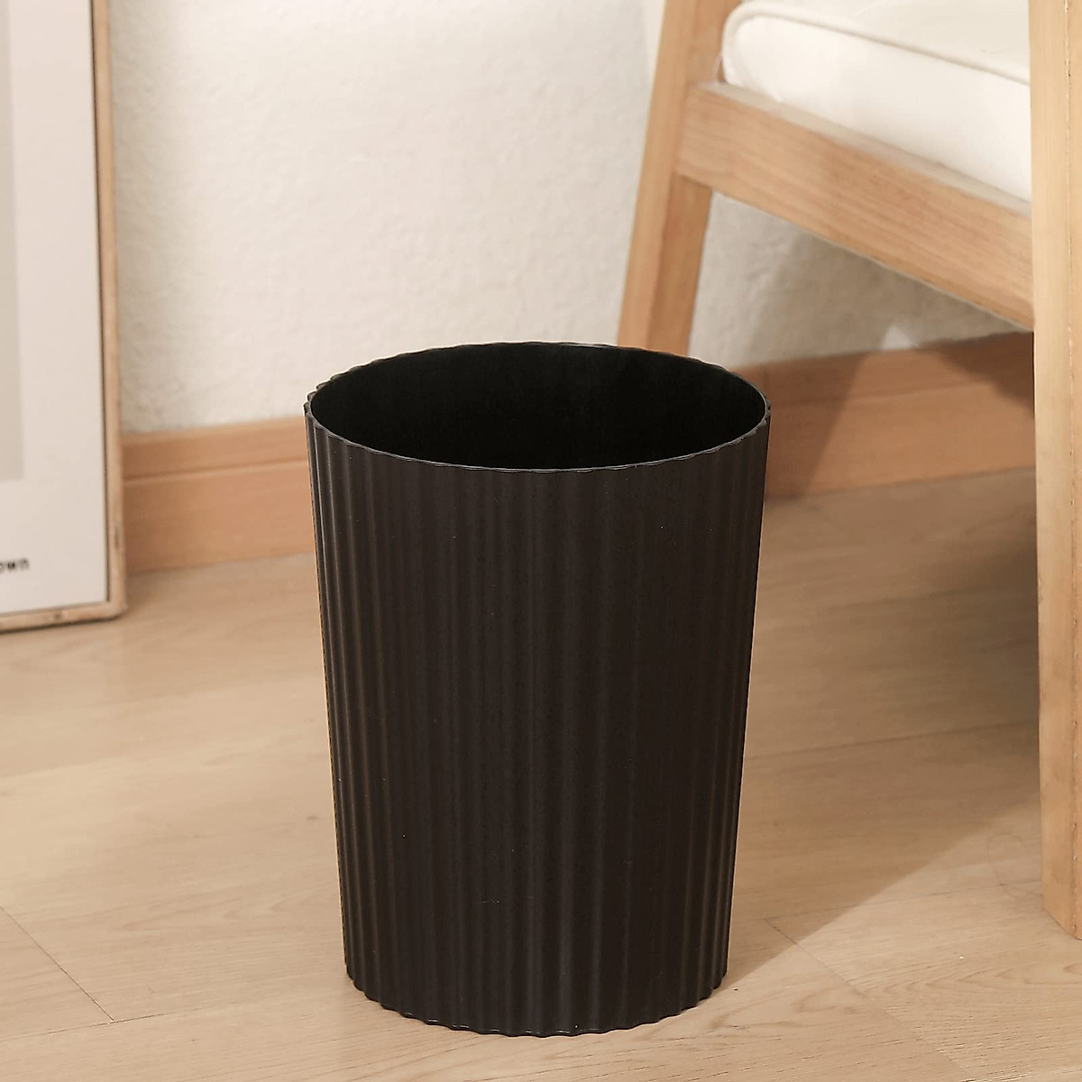 JiatuA Small Trash Can Plastic Wastebasket Round Garbage Container Bin for Bathroom, Kitchen, Bedroom, Home Office, College Dorm, Black