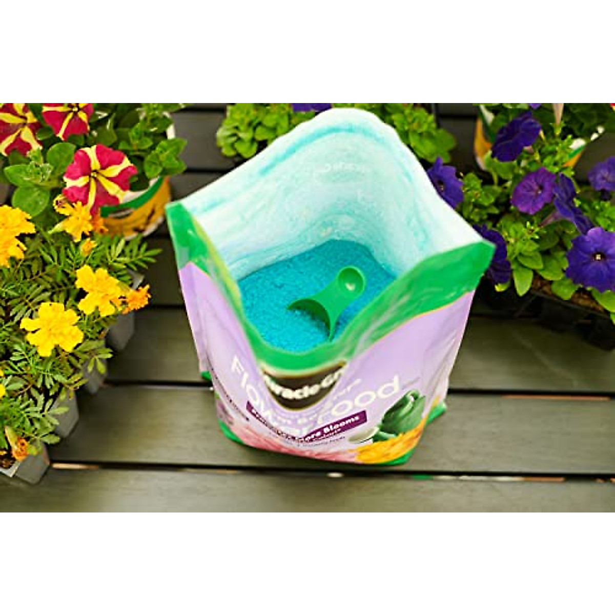 Miracle-Gro Water Soluble Bloom Booster Flower Food, Plant Food for Annual and Perennial Flowers, In-Ground and Container Plants, Roses, Hydrangeas, Hibiscus, 5.5 lb.