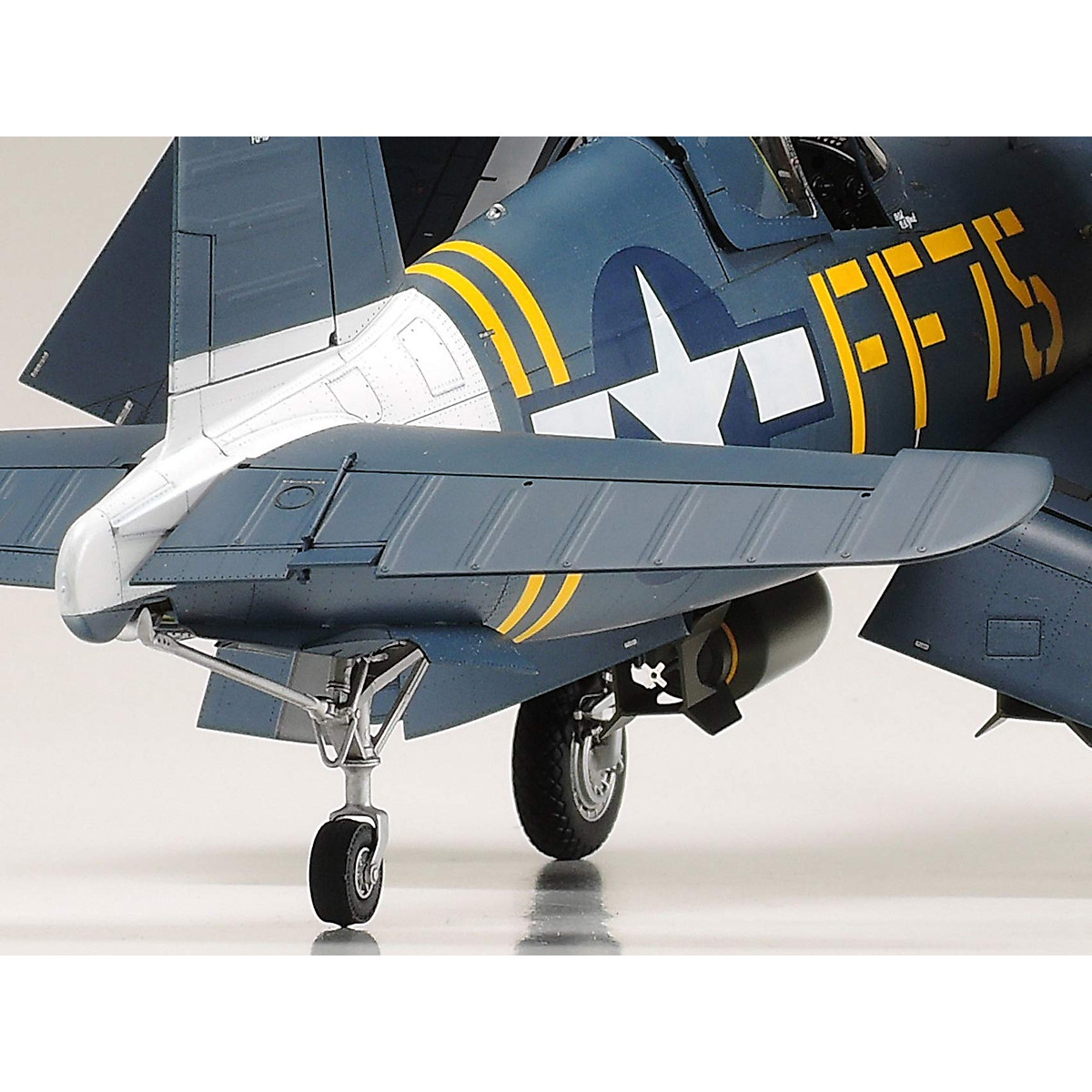 TAMIYA 60327 1/32 Vought F4U-1D Corsair Plastic Model Airplane Kit for 168 months to 1200 months