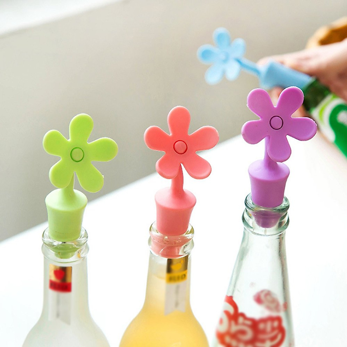 Honbay Multi-Purpose Silicone Wine Stopper Sunflower Shape Wine Bottle Stopper Perfect for Wine Champagne Beverage Beer and so on (4 PCS Set)