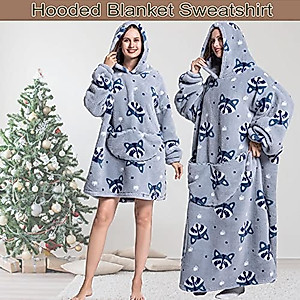 Très Chic Mailanda Wearable Blanket Hoodie for Women Oversized Cozy Blanket Sweatshirt with Sleeves and Giant Pockets for Adult Men