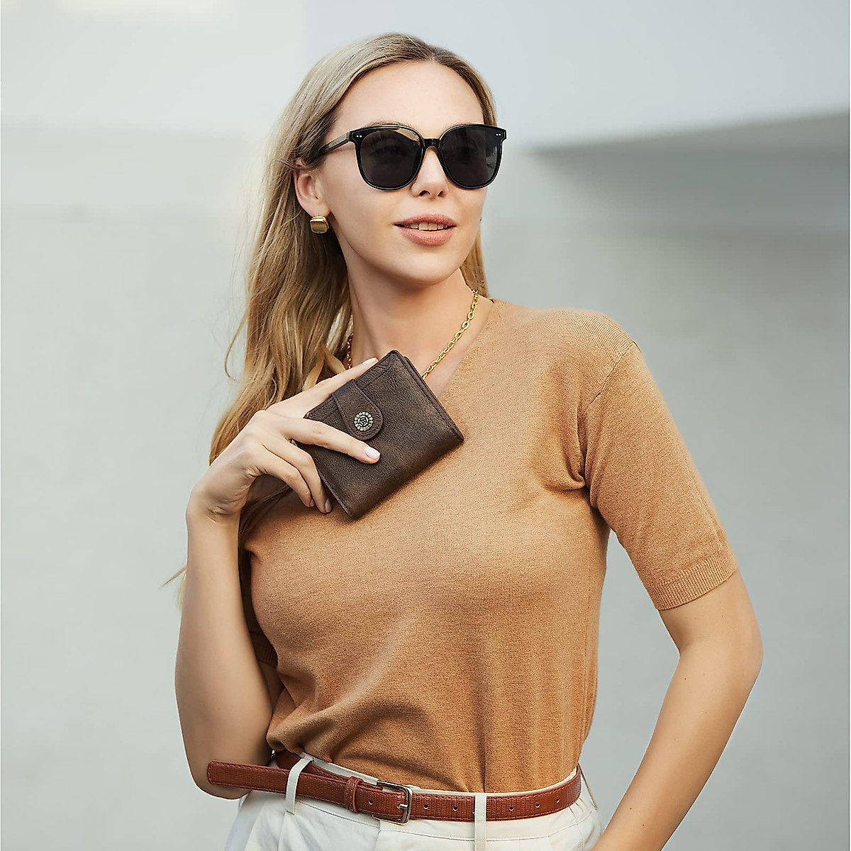 CLUCI Small Wallets for Women RFID Blocking Leather Trifold Compact Credit Card Holder with ID Window Ladies Zipper Coin Purse Coffee