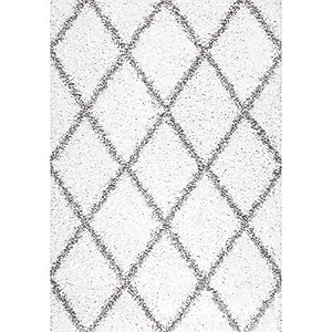 NuLOOM Tess Moroccan Shag Area Rug, 5' 3" x 7' 6", White