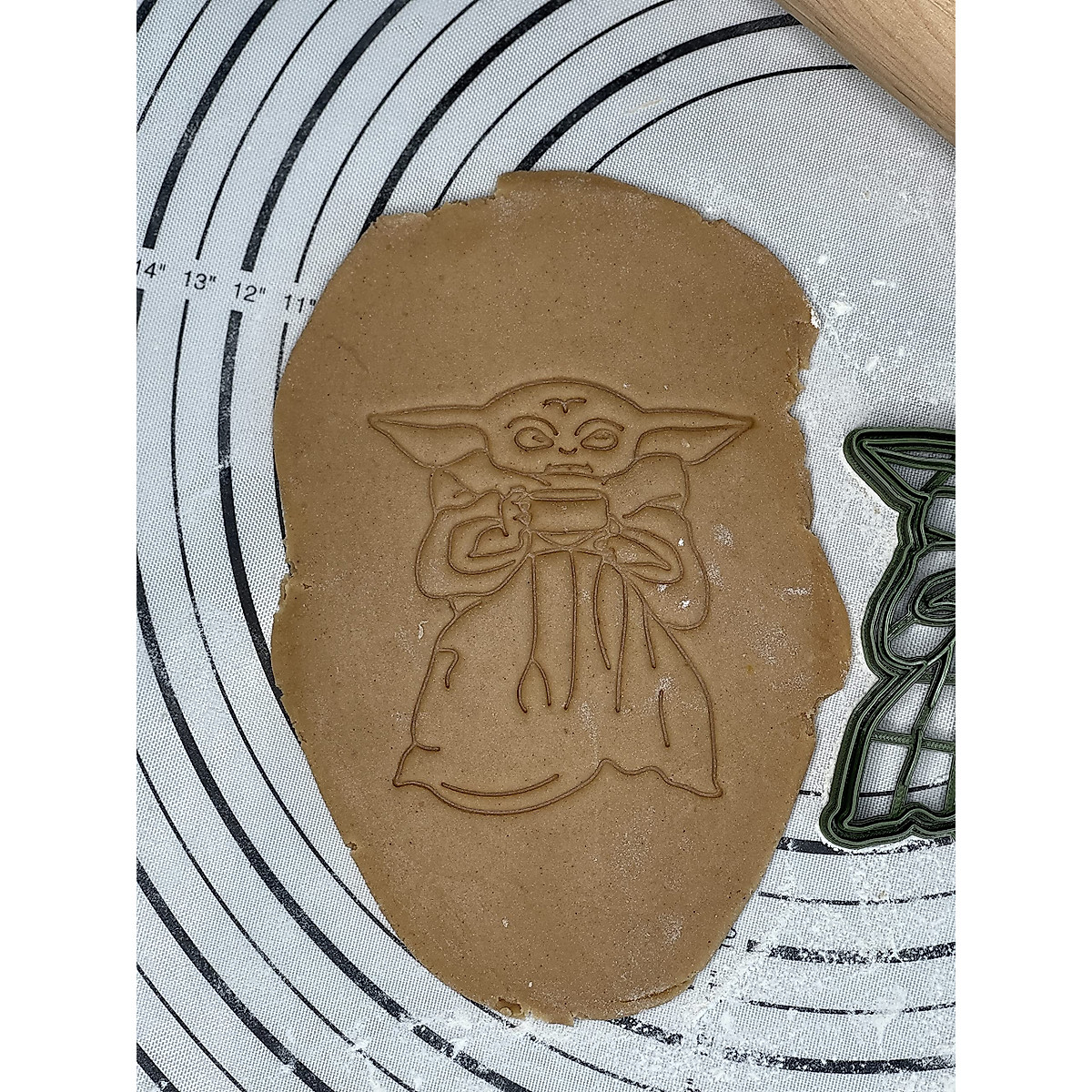 Premium Star Wars Exclusive The Mandalorian Baby Yoda Grogu With Soup Bowl Cookie Cutter Mold 4-Inch-Scale Produced by 3D Kitchen Art