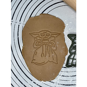 Premium Star Wars Exclusive The Mandalorian Baby Yoda Grogu With Soup Bowl Cookie Cutter Mold 4-Inch-Scale Produced by 3D Kitchen Art