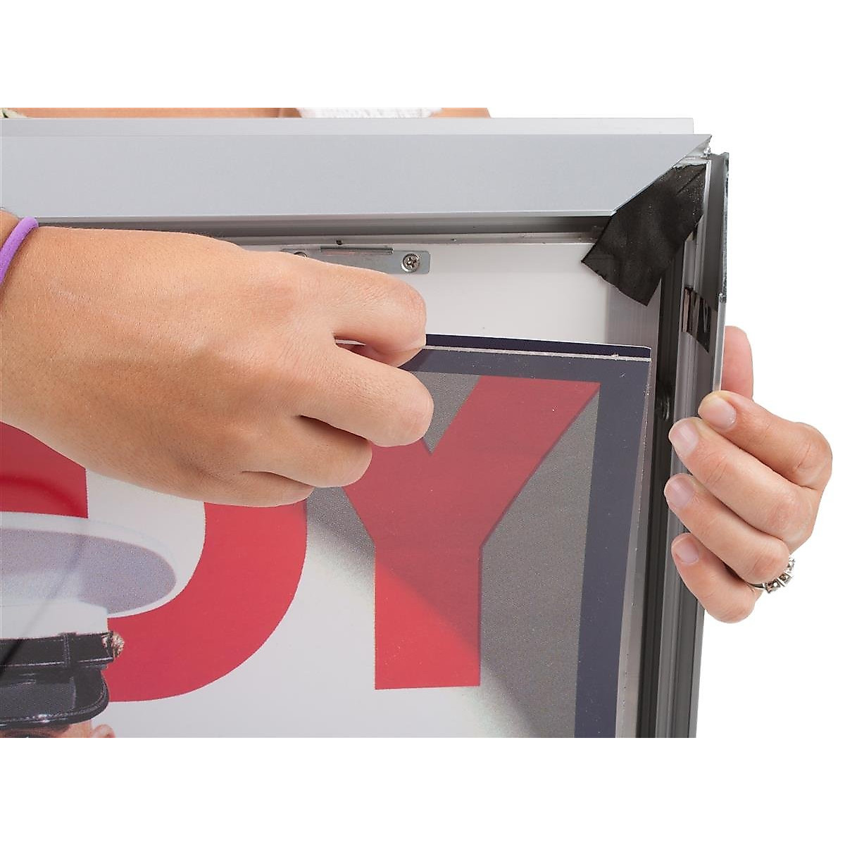 Displays2go LED Lightboxes for Wall Mount, Aluminum Construction – Silver Satin Finish, Polycarbonate Lens (LWND2X3672)