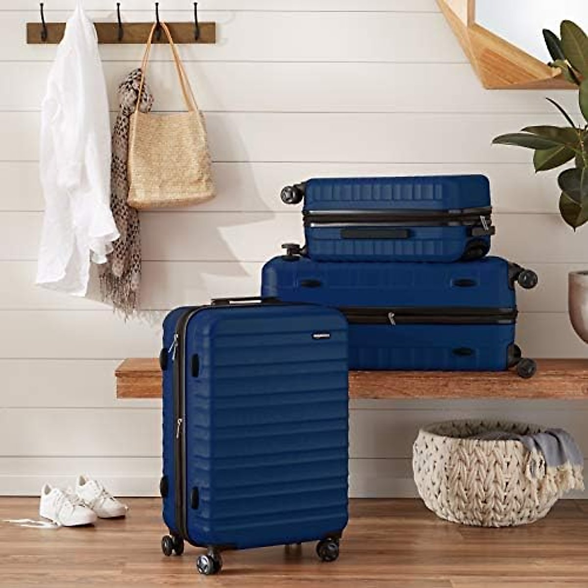 Amazon Basics 2-Piece Luggage Set (21", 30"), Hardshell Suitcases With Wheels, Expandable For Up to 25% More Space, With Scratch-Resistant Surface, Four Multi-directional Wheels, Navy Blue