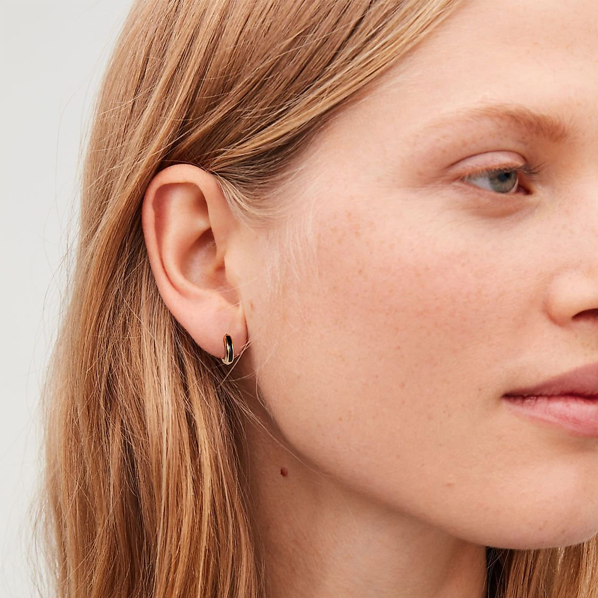 DoreenBox Black Enamel Small Hoop Earrings for Women, 18K Gold Plated Mini Huggie Earrings Hypoallergenic Cartilage Huggie Hoops Boho Jewelry Gift 12mm