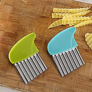 Crinkle Cutter, Stainless Steel Waffle Fry Cutter, Wavy Chopper for Veggies Potato Carrots Butter Lettuce, 2 PCS(Green and Blue)