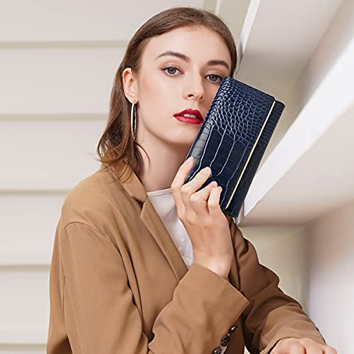 Leather Clutch Wallet for Women, Crocodile Pattern Split Cowhide Gift Box Packing Ladies Clutch Purses with Zipper Coin Pocket Rfid Blocking Womens Trifold Evening Wallet (Blue)