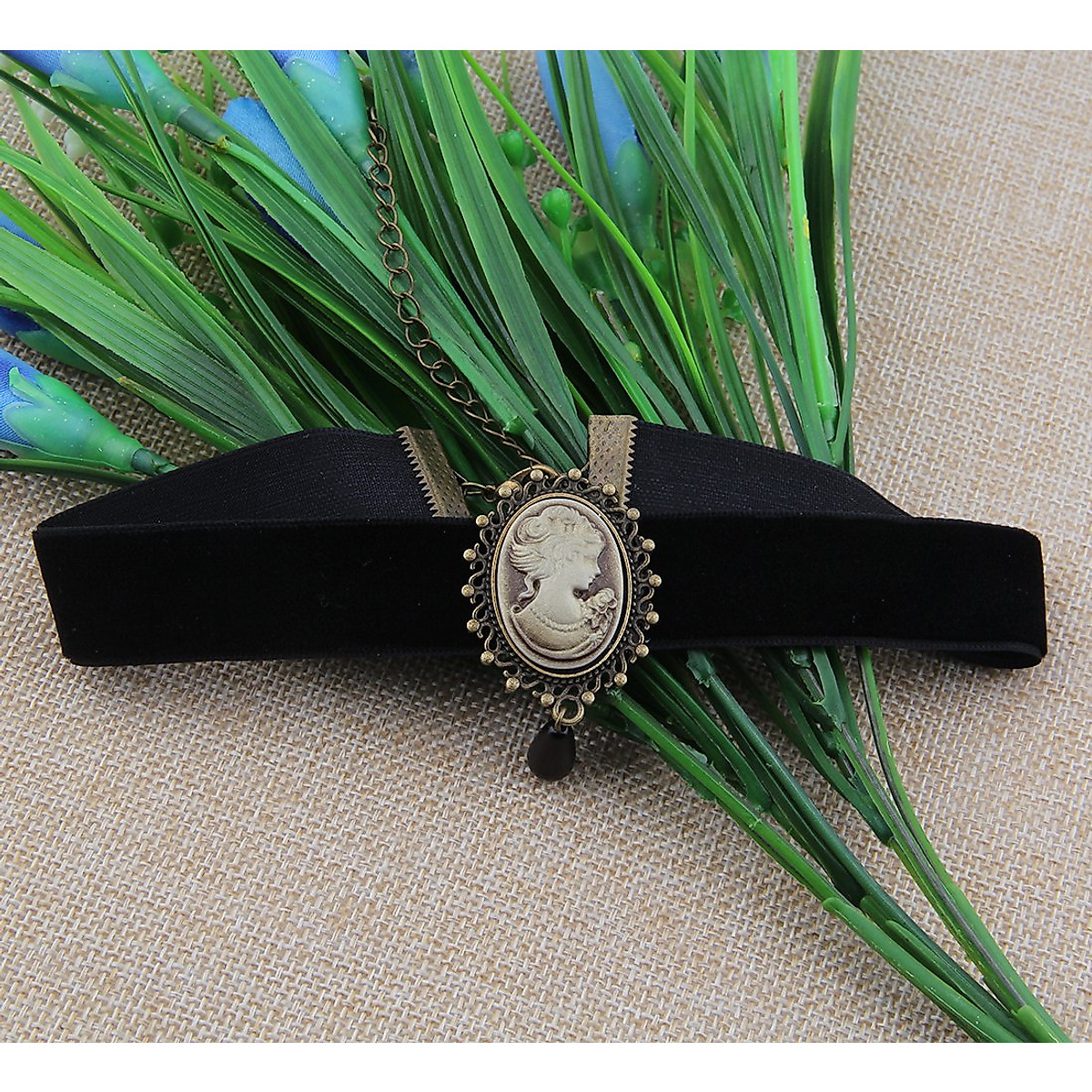WUSUANED Fashion Retro Black Victorian Cameo Pearl Bead Velvet Choker Necklace (Relief Necklace)