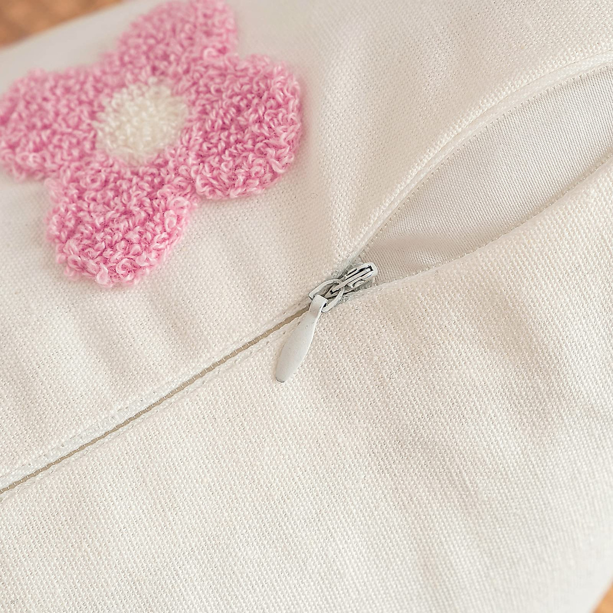 EMEMA Decorative Throw Pillow Covers Daisy Sun Flower Jacquard Pillowcase Cushion Case Square for Couch Sofa Bed Living Room Bedroom Set of 2, 16x16 Inch, Pink and White