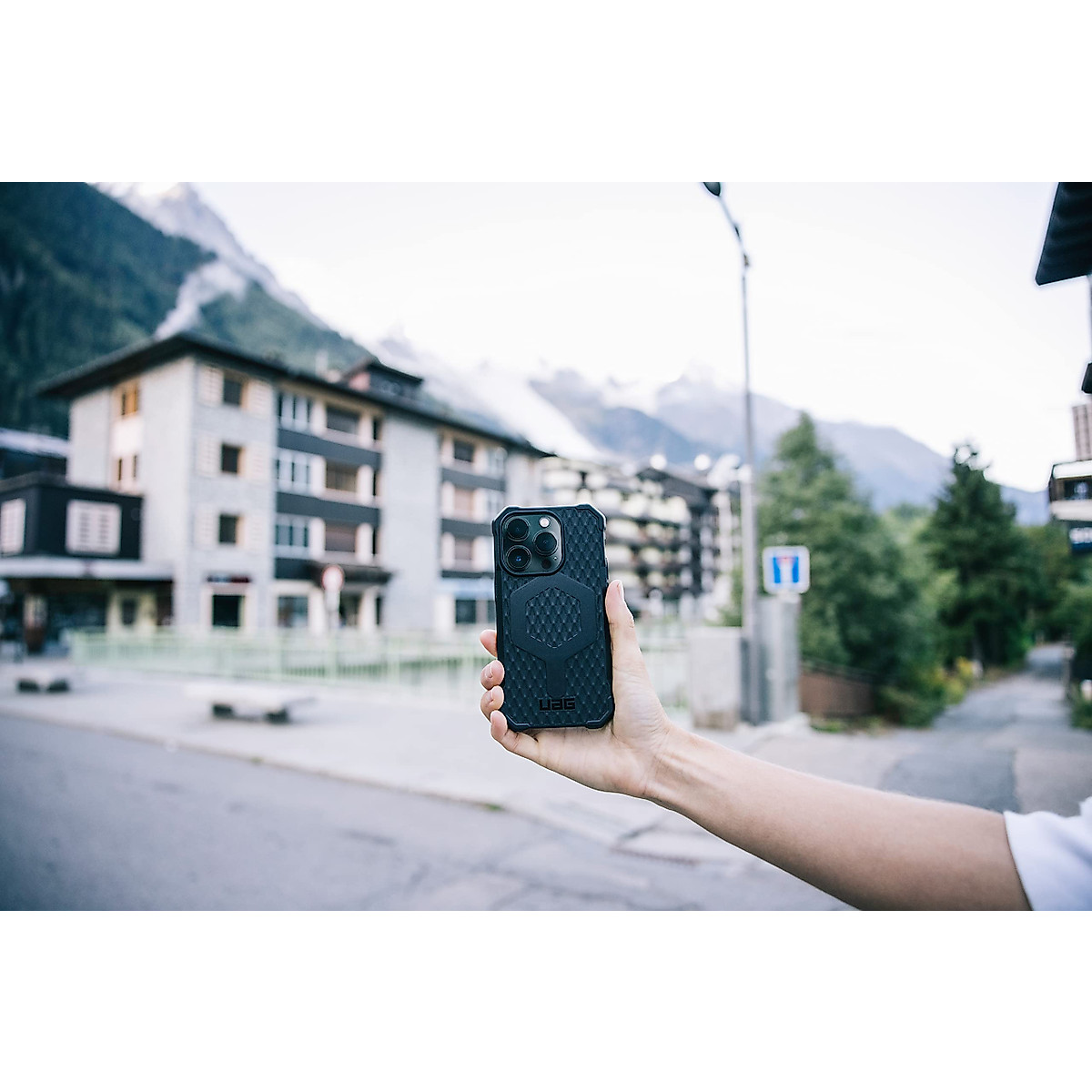 URBAN ARMOR GEAR UAG Designed for iPhone 14 Plus Case Black 6.7" Essential Armor Built-in Magnet Compatible with MagSafe Charging Ultra Thin Ergonomic Protective Cover