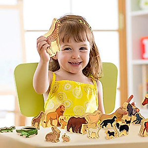 THE FRECKLED FROG FF436 Animal Families - Set of 24 - Ages 12m+ - Matching Game with Animal Fathers, Mothers and Babies - Wooden Animal Blocks for Toddlers - Double-Sided