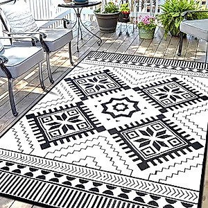 DiiKoo Outdoor Rug Mat for Patio, 6x9ft Waterproof Reversible Plastic Straw Rugs, Camping Carpet Area Mats for RV, Porch, Deck, Backyard, Balcony, Camper, Picnic, Beach, Trailer, Black & White