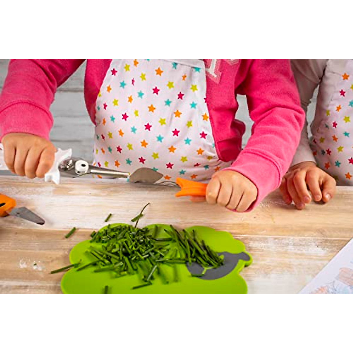 Kuhn Rikon Kinder Kitchen Essential Set, Pink and Purple, sharp enough to cut food but not small fingers,Pink / Purple Set