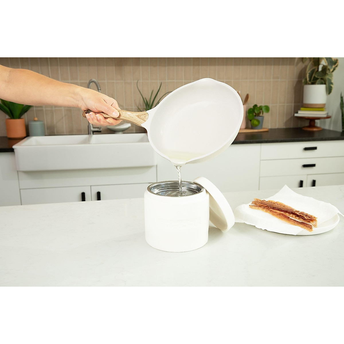 Ceramic Grease Container Keeper with Metal Stainless Steel Strainer and Lip for Easy Pour (Ivory)