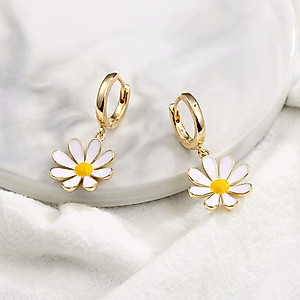 Memorjew Daisy Huggie Hoop Earrings for Women, 925 Sterling Silver Post Tiny Dainty Daisy Flower Dangle Earrings Hypoallergenic Gold Huggie Earrings for Women Jewelry Gifts