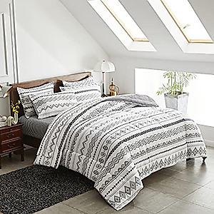 Flysheep Boho Bed in a Bag 7 Pieces Queen Size, Black and White Bohemian Geometric Reversible Bed Comforter Set for All Season(1 Comforter, 1 Flat Sheet, 1 Fitted Sheet, 2 Pillow Shams, 2 Pillowcases)