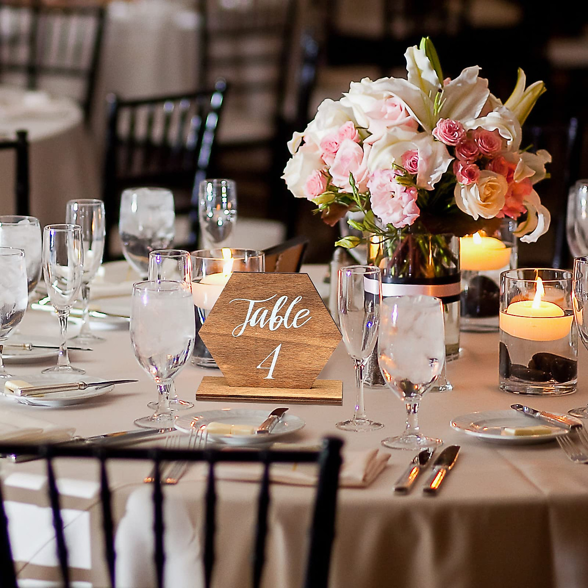 20 Pieces Wooden Table Numbers 1-20 Wedding Table Numbers Hexagon Shape Rustic Wooden Numbers with Holder Base for Wedding Event Party Decoration