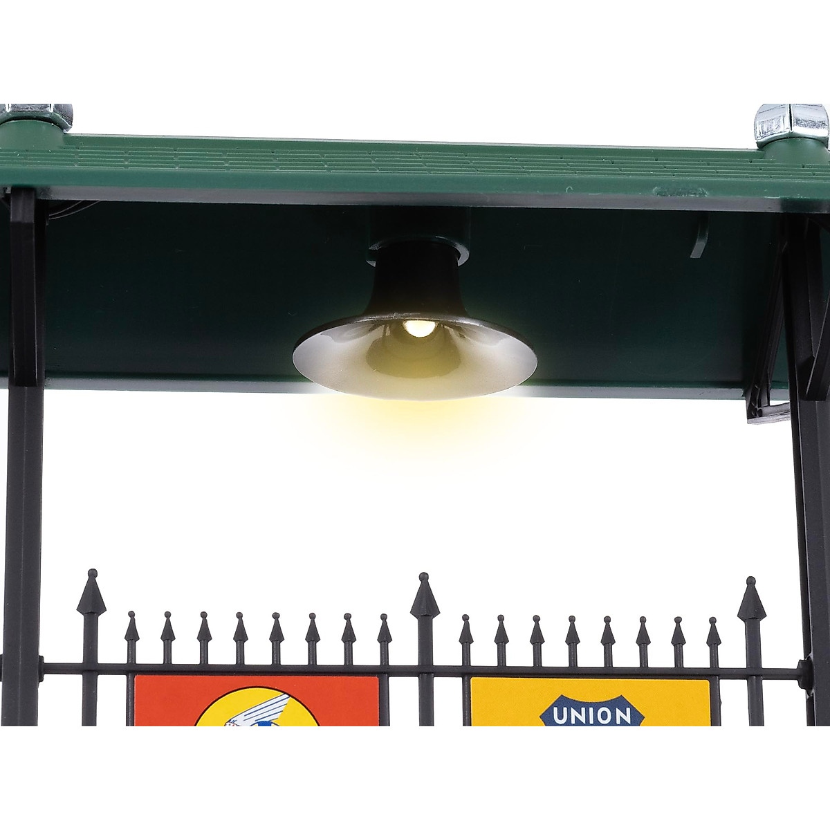 Lionel Electric O Gauge Model Train Accessories for 168 months to 999 months, Illuminated Station Platform , Green