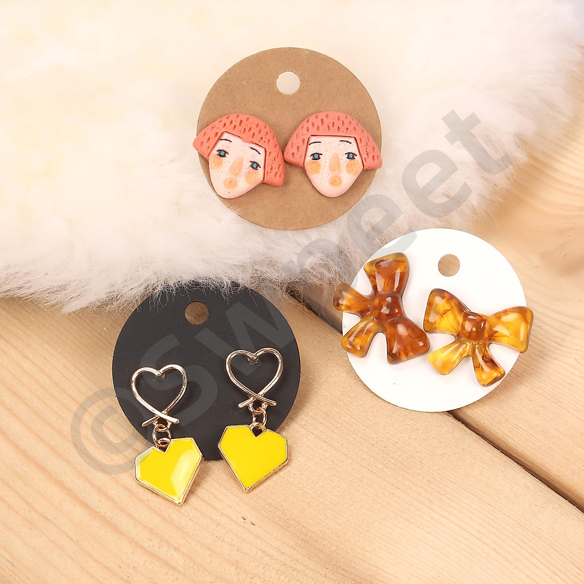 Swpeet 600Pcs Black Earring Display Cards Assorment Kit, 4CM-1.6 Inch Round Earring Holder Cards with Earring Backs and Self-Seal Bags, Ear Studs Holder Cards for Ear Studs and Earrings Display