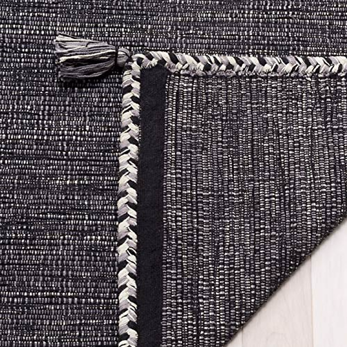 SAFAVIEH Montauk Collection Area Rug - 8' x 10', Grey & Black, Handmade Flat Weave Cotton Corner Tassel, Ideal for High Traffic Areas in Living Room, Bedroom (MTK150F)