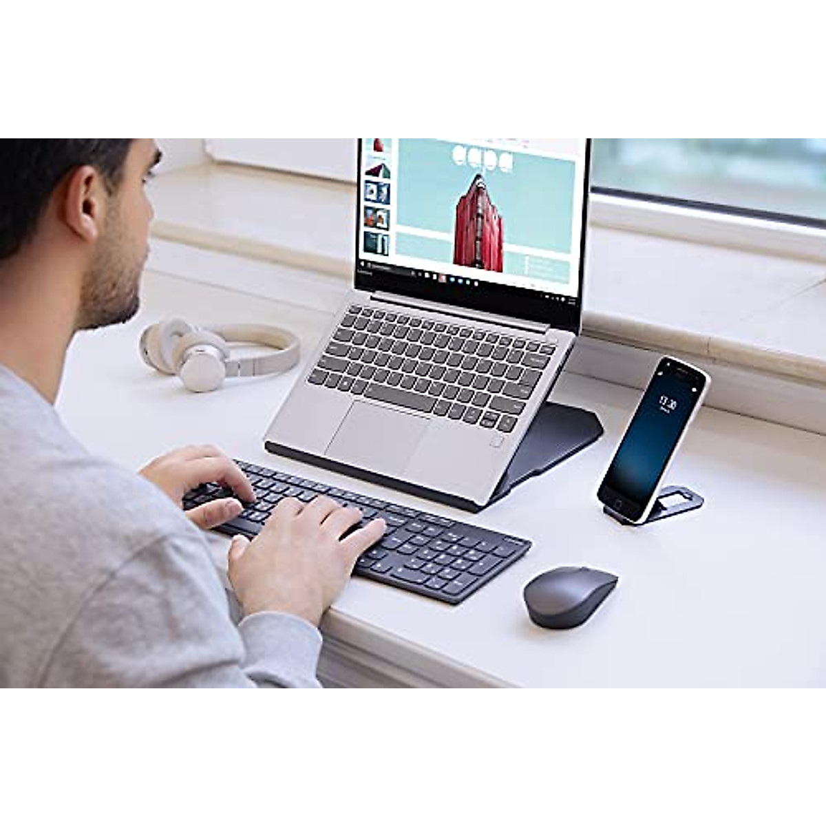 Lenovo 2-in-1 Laptop Stand, Ergonomic, 10 Adjustable Tilt Angles, Ventilated, Non-Slip, Portable, GXF0X02619, Black