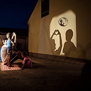 JINDENG Father's Day Unique Gift Metal Art Fishing Wall Decor, 3D Metal Wall Art Rusty Father and Son Daughter Fishing Round Hanging Decor Crafts - Home Garden Decoration (C)