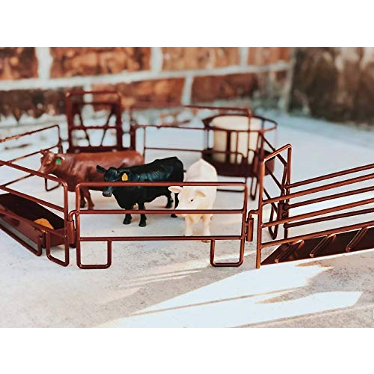 Little Buster Toys Hay Feeder - Round Bale Hay Feeder in Red, 1/16th Scale