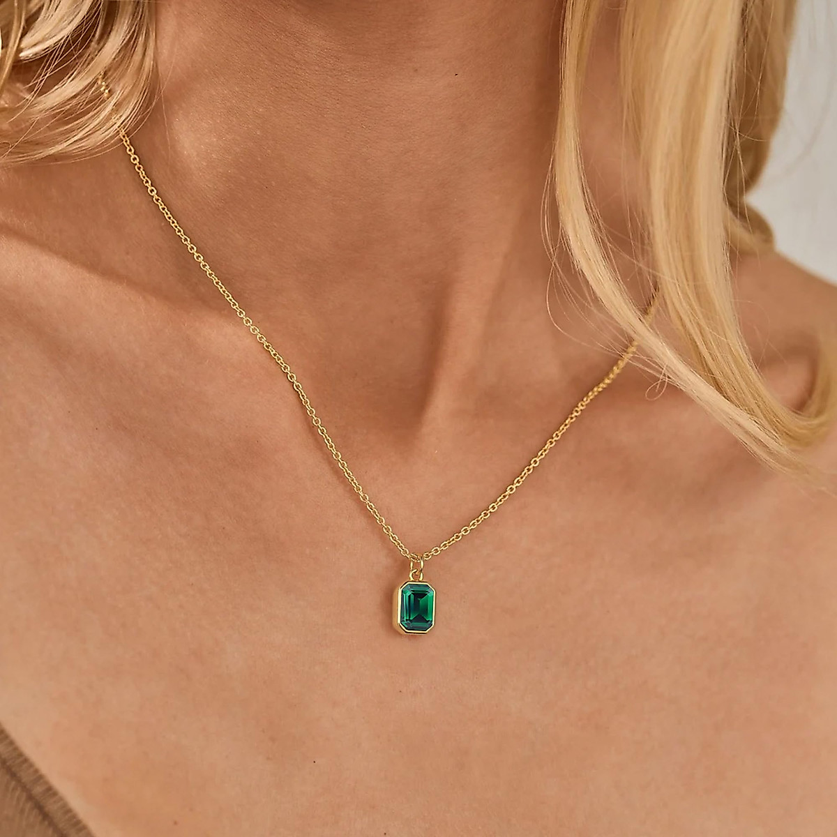 Vrsilver Birthstone Necklace for Women, Layered Gold Necklaces for Women Trendy Emerald Necklaces for Women May Birthstone Necklace for Girls Birthday Gifts for Women Gold Layered Necklaces for Women