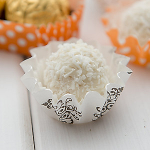 Restaurantware Panificio 0.4 Ounce Baking Cups, 200 Flared Cupcake Liners - Oven-Ready, Freezable, Black And White Paper Muffin Cases, Disposable, Vintage Floral, For Wedding Parties, Baby Showers