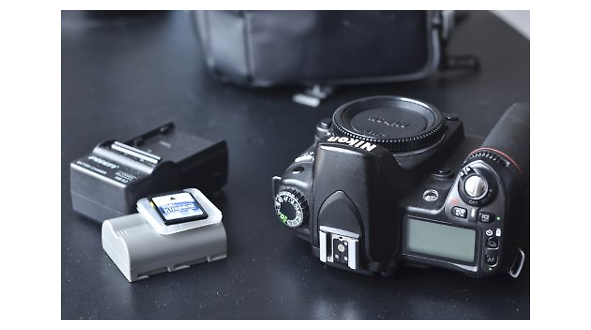 Nikon D80 DSLR Camera - High-Resolution 10.2MP for Creative Photography