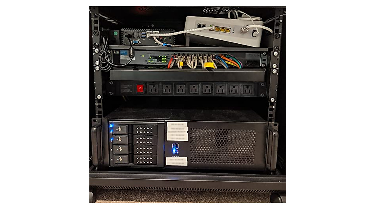 BTU Power Strip Surge Protector Rack-Mount PDU, 8 Right Angle Outlets ...