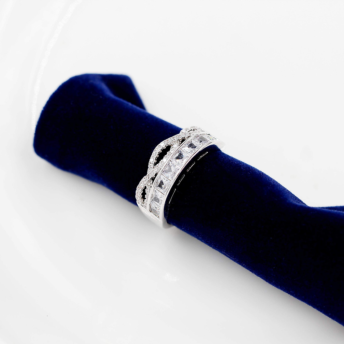 Uloveido Womens Emerald Cut Cubic Zirconia Channel Set Eternity Band Infinity Ring Platinum Plated Wedding Anniversary Jewelry Y937 (Platinum, 7)