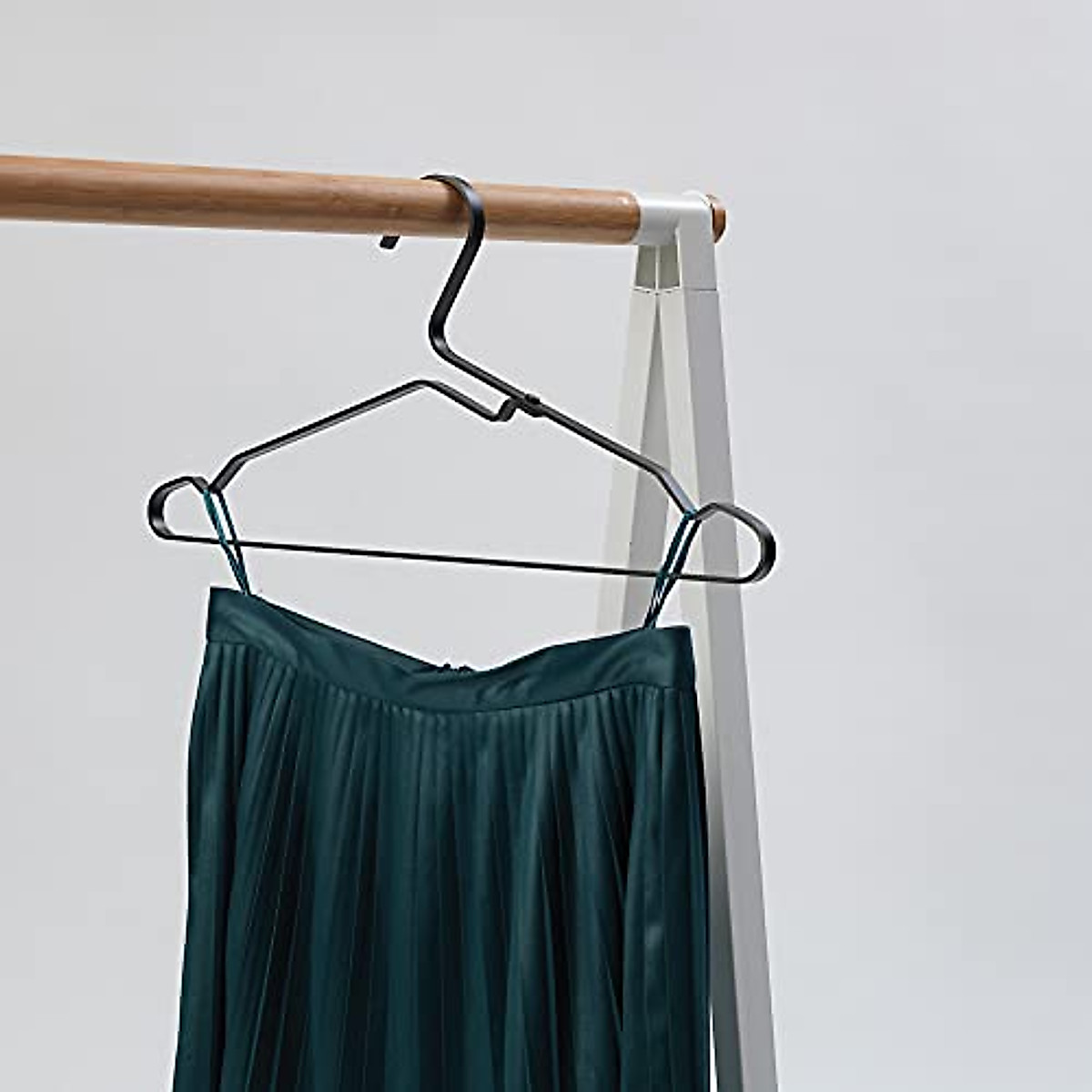 Brabantia Lightweight Black Aluminium Clothes Hangers (Set of 4) Extra Grip & Anti-Stretch Design