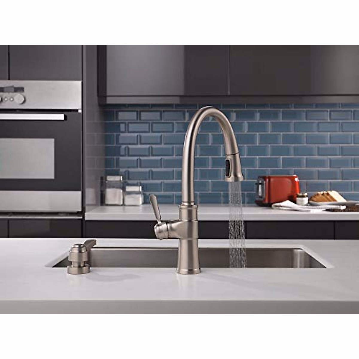 Delta Faucet Spargo Brushed Nickel Kitchen Faucet, Kitchen Faucets with Pull Down Sprayer, Kitchen Sink Faucet, Faucet for Kitchen Sink, Soap Dispenser, SpotShield Stainless 19964Z-SPSD-DST