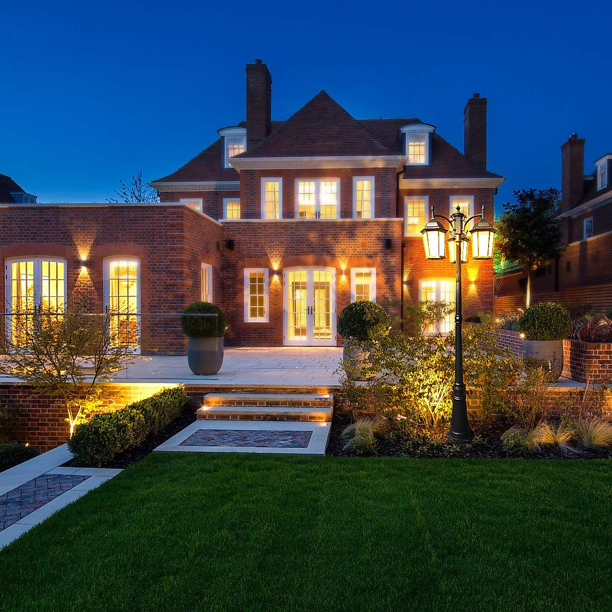 ZJOJO Outdoor Post Light, Triple-Head LED Street Light, 2700K,1100lumens, Vintage Clear Glass Shade Lamp Lights Fixture for Garden Backyard Patio Walkway Lighting-Black C819