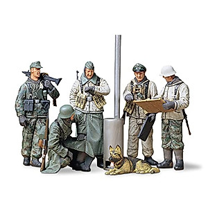Tamiya Models German Soldiers at Field Briefing
