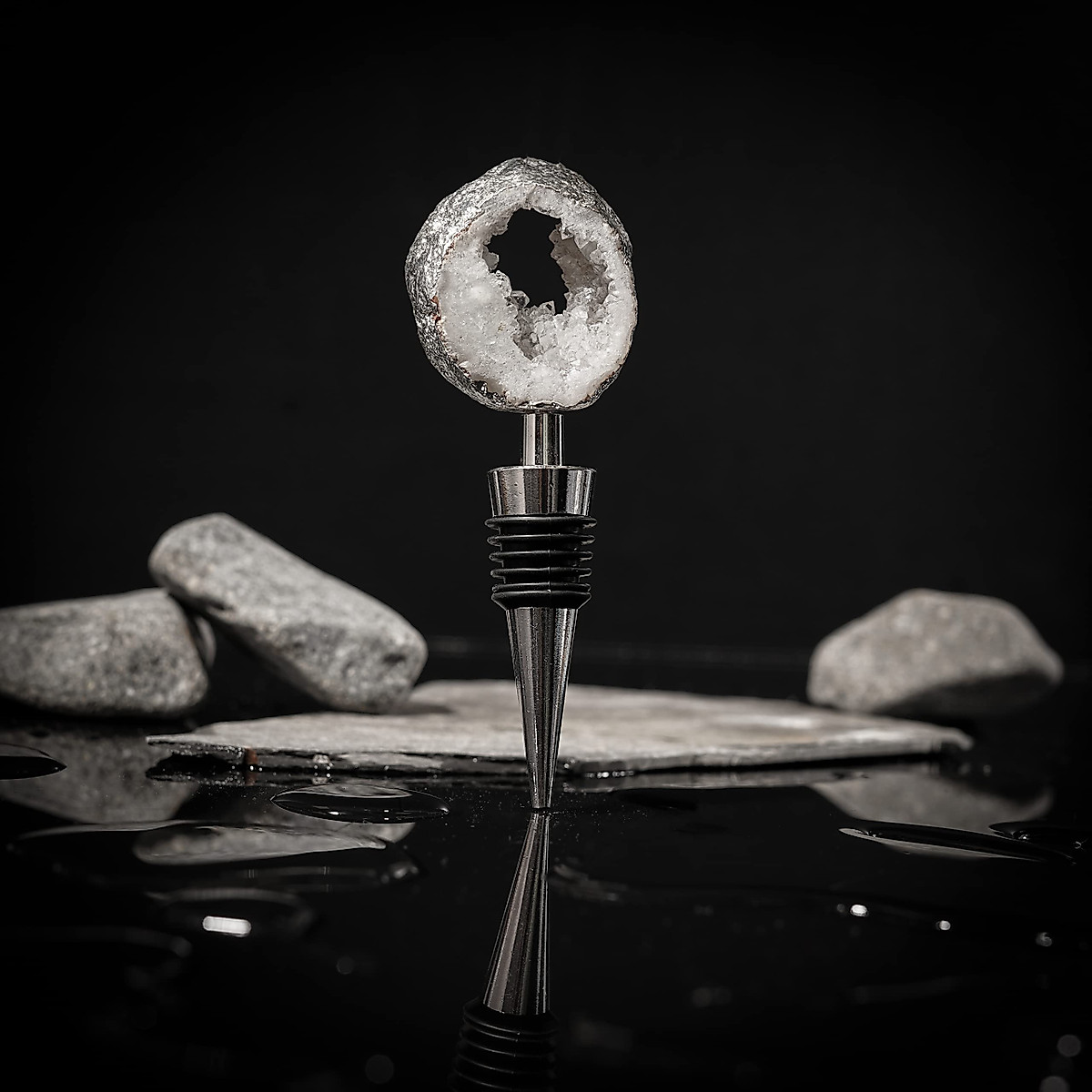 NIKITA Crystal Bottle Stopper - Natural Quartz Agate Bar Accessory in Gold or Silver - Engagement Gifts for Couples Newly Engaged or Bride to Be - Unique Wine & Champagne Reusable Wine Seal (Gold)