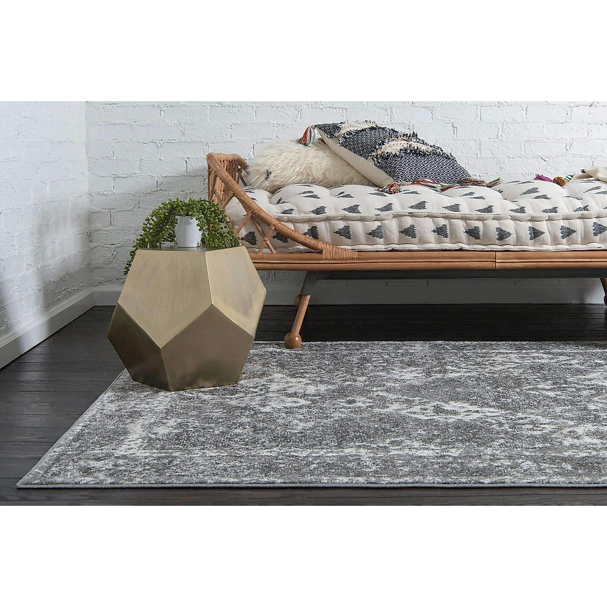 Unique Loom Rosso Collection Vintage, Traditional, Bohemian, Geometric, Distressed, Southwestern Area Rug, 4' 0" x 6' 0", Gray/Ivory