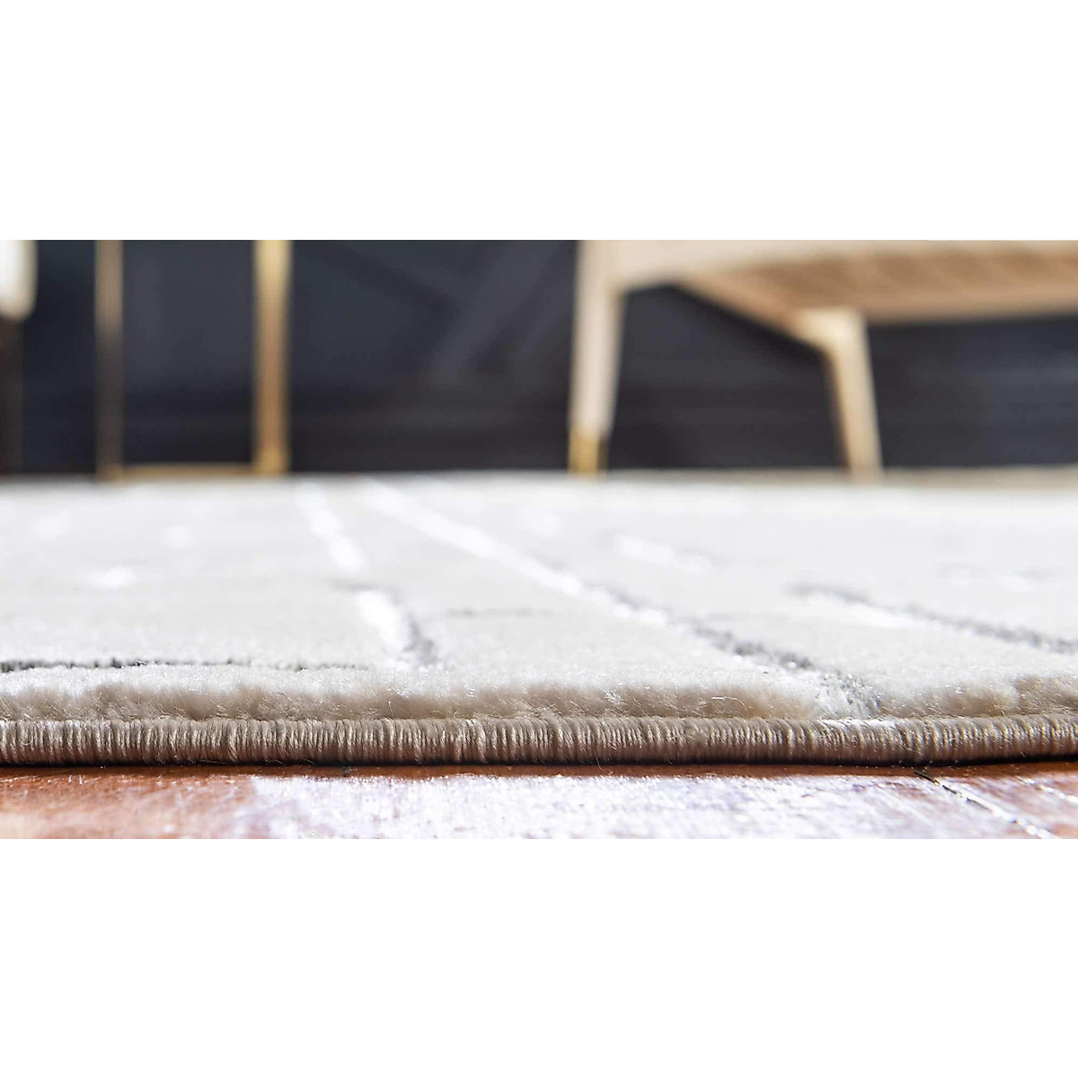 Unique Loom Marilyn Monroe Glam Collection Area Rug - Deco (5' 1' x 8' Rectangle, White Silver/ Silver)