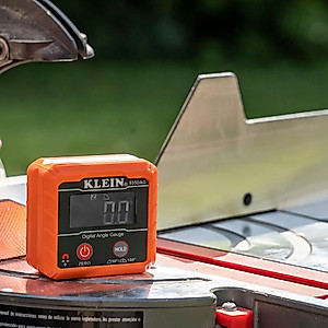 Klein Tools 935DAG Digital Electronic Level and Angle Gauge, Measures 0 - 90 and 0 - 180 Degree Ranges, Measures and Sets Angles
