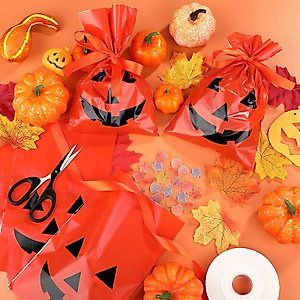 Tenare 100 Pcs Halloween Cellophane Treat Bags Pumpkin Plastic Goodie Bags Candy Gift Loot Bags with 22 Yards Ribbon for Party Favors Sacks, 6 x 9 Inch