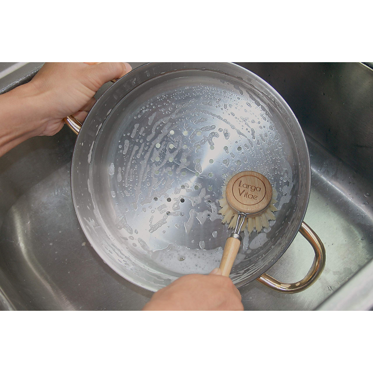 Larga Vitae Wooden Dish Brush Made of Renewable Bamboo Wood and Natural Bristle Tampico Fiber, includes 5 Replacement Brush Heads, Durable, Long Lasting, All Purpose Kitchen Scrubber