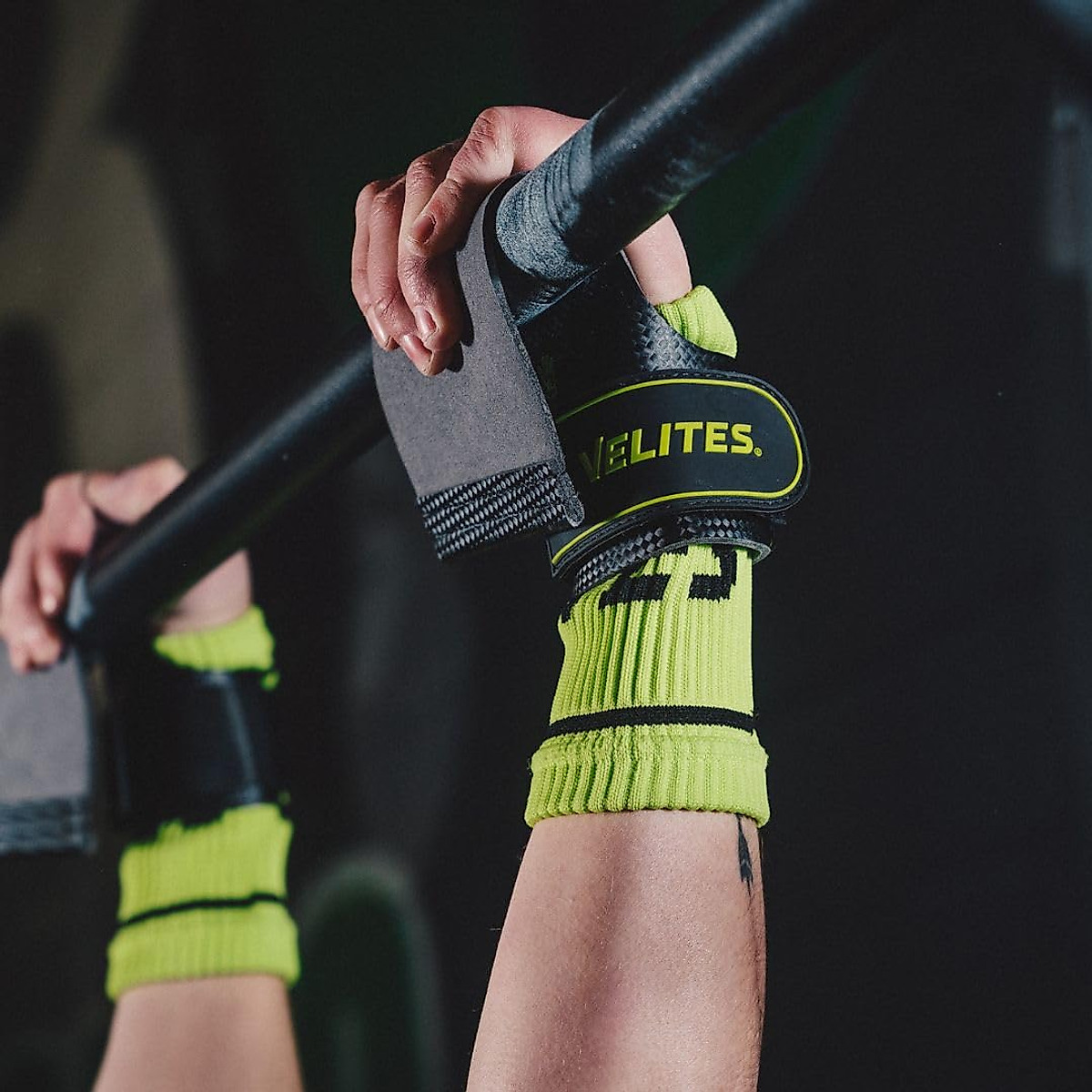 Velites Professional Athlete Hand Grips for Crosstraining or High-Intensity Training | QUAD CARBON Hand Grips for Men and Women Athletes (Large)