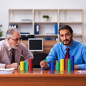 Skylety 400 Pieces Plastic Poker Chips Game Chips 4 Colors Counter Card for Kids Game Playing Learning Math Counting Bingo Game Blank Chips Card for Kids Reward, 0.86 Inch (Red, Blue, Green, Yellow)