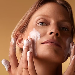 Shiseido Future Solution LX Extra Rich Cleansing Foam - 125 mL - Anti-Aging Facial Cleanser - Removes Impurities & Retains Moisture for Fresh, Smooth Skin - All Skin Types