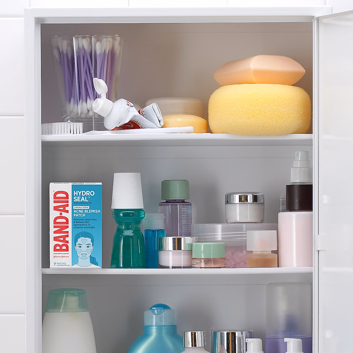 Band-Aid Brand Hydro Seal Acne Patches for Face, Non-Medicated Acne Blemish Patch Absorbs Fluids & Provides a Protective Healing Environment for Pimples, 7 Patches